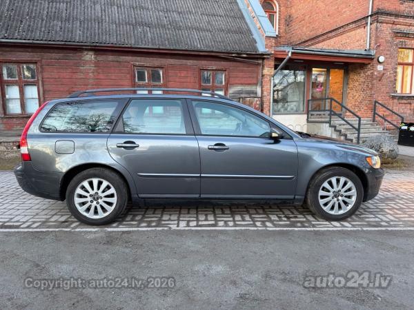 Pelēks Volvo V50 2005 Tartu, ar dzinēja tilpumu 1.60 L un nobraukumu 374 tūkst. km par 1800 €, foto 8 vietnē AUTOMOTO.COM.LV