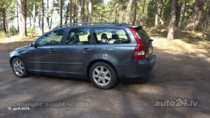 Pelēks Volvo V50 2005 Pērnava, ar dzinēja tilpumu 2.00 L un nobraukumu 261 tūkst. km par 1050 €, foto  vietnē AUTOMOTO.COM.LV