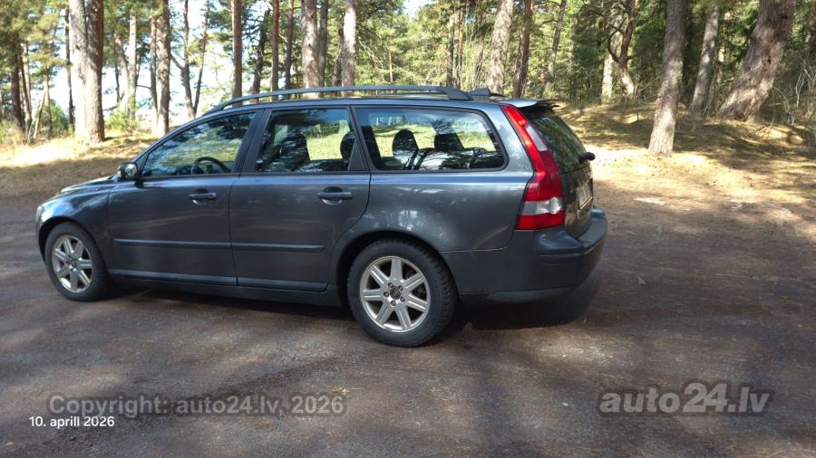 Grey Volvo V50 2005 in Parnu, with an engine capacity of 2.00 L and mileage of 261 thousand km for 1050 €, photo 1 on AUTOMOTO.COM.LV