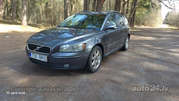 Pelēks Volvo V50 2005 Pērnava, ar dzinēja tilpumu 2.00 L un nobraukumu 261 tūkst. km par 1050 €, foto 2 vietnē AUTOMOTO.COM.LV