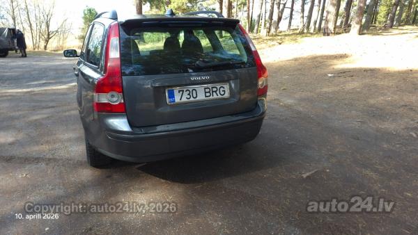 Pelēks Volvo V50 2005 Pērnava, ar dzinēja tilpumu 2.00 L un nobraukumu 261 tūkst. km par 1050 €, foto 7 vietnē AUTOMOTO.COM.LV