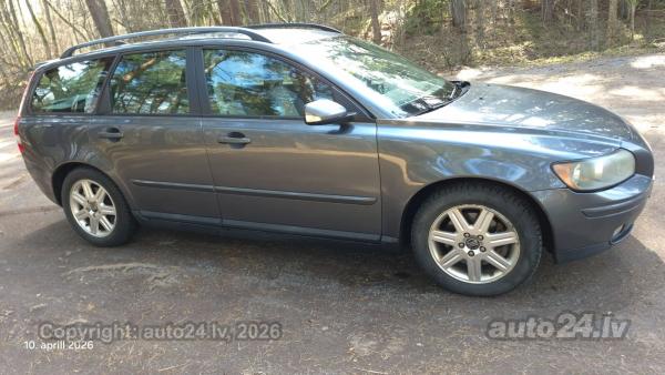 Pelēks Volvo V50 2005 Pērnava, ar dzinēja tilpumu 2.00 L un nobraukumu 261 tūkst. km par 1050 €, foto 10 vietnē AUTOMOTO.COM.LV