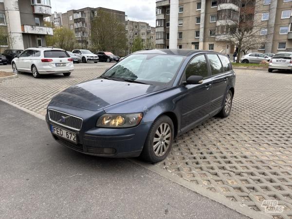 Pelēks Volvo V50 2005 Viļņa, ar dzinēja tilpumu 2.00 L un nobraukumu 322 tūkst. km par 580 €, foto 1 vietnē AUTOMOTO.COM.LV