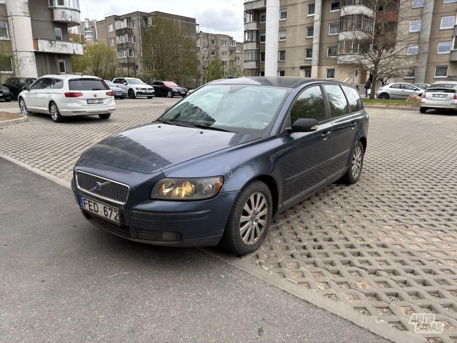 Pelēks Volvo V50 2005 Viļņa, ar dzinēja tilpumu 2.00 L un nobraukumu 322 tūkst. km par 580 €, foto 1 vietnē AUTOMOTO.COM.LV
