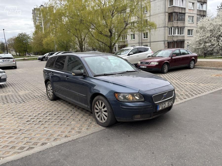 Pelēks Volvo V50 2005 Viļņa, ar dzinēja tilpumu 2.00 L un nobraukumu 322 tūkst. km par 580 €, foto 4 vietnē AUTOMOTO.COM.LV