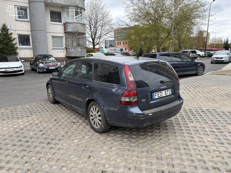 Pelēks Volvo V50 2005 Viļņa, ar dzinēja tilpumu 2.00 L un nobraukumu 322 tūkst. km par 580 €, foto 8 vietnē AUTOMOTO.COM.LV