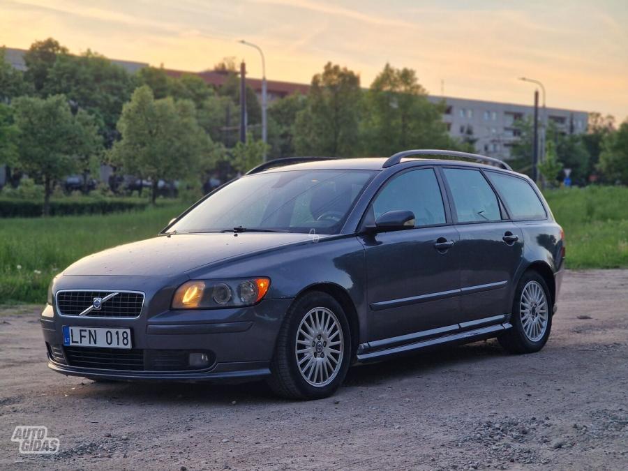 Grey Volvo V50 2005 in Vilnius, with an engine capacity of 2.00 L and mileage of 298 thousand km for 1200 €, photo 1 on AUTOMOTO.COM.LV