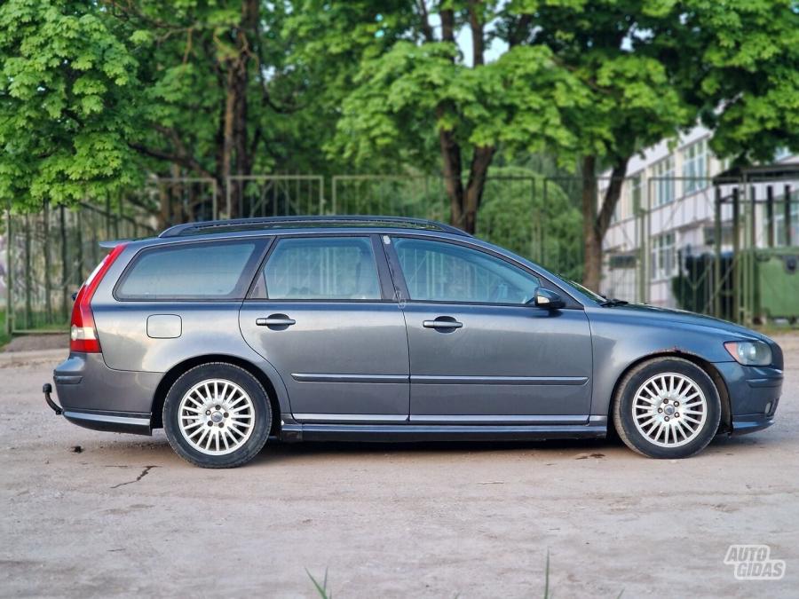 Grey Volvo V50 2005 in Vilnius, with an engine capacity of 2.00 L and mileage of 298 thousand km for 1200 €, photo 5 on AUTOMOTO.COM.LV