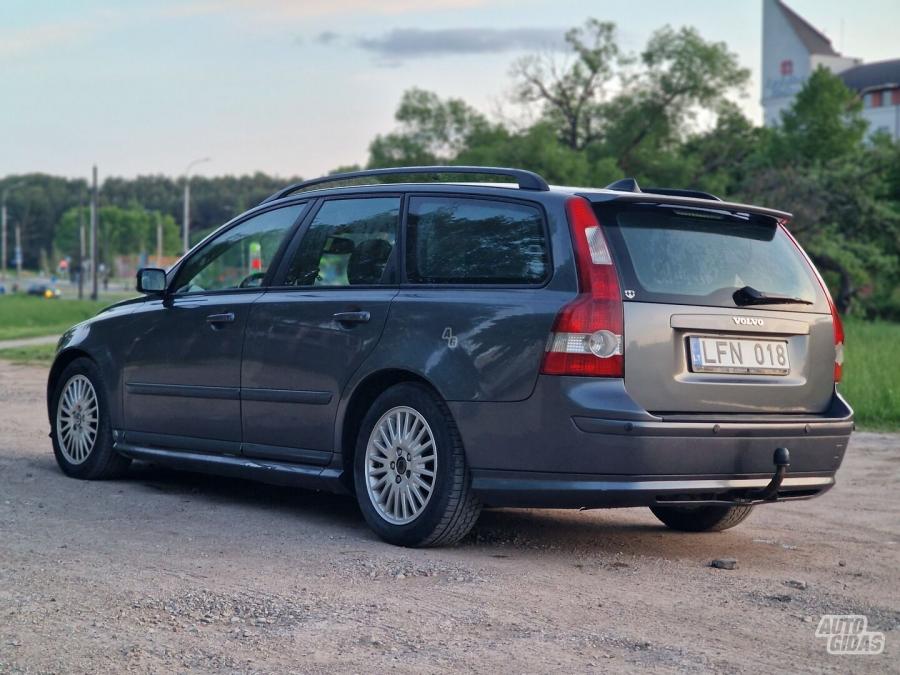 Grey Volvo V50 2005 in Vilnius, with an engine capacity of 2.00 L and mileage of 298 thousand km for 1200 €, photo 8 on AUTOMOTO.COM.LV