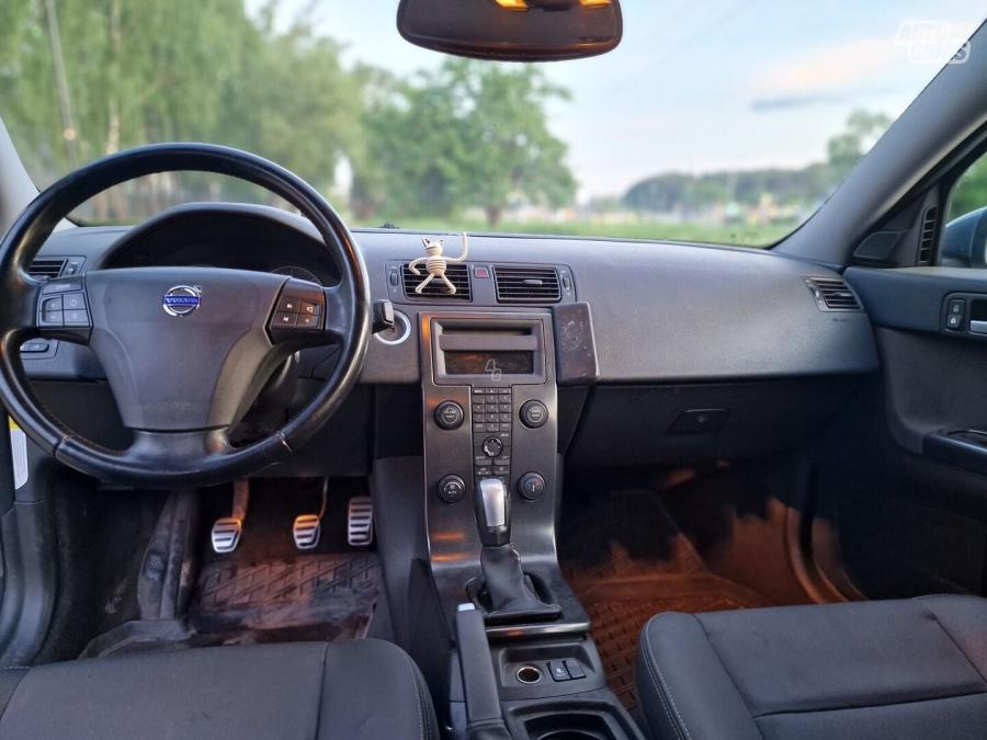 Grey Volvo V50 2005 in Vilnius, with an engine capacity of 2.00 L and mileage of 298 thousand km for 1200 €, photo 15 on AUTOMOTO.COM.LV