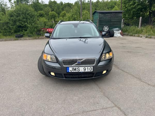 Grey Volvo V50 2005 in Siauliai, with an engine capacity of 2.00 L and mileage of 363 thousand km for 899 €, photo 2 on AUTOMOTO.COM.LV