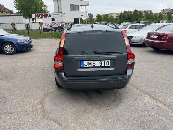 Grey Volvo V50 2005 in Siauliai, with an engine capacity of 2.00 L and mileage of 363 thousand km for 899 €, photo 5 on AUTOMOTO.COM.LV
