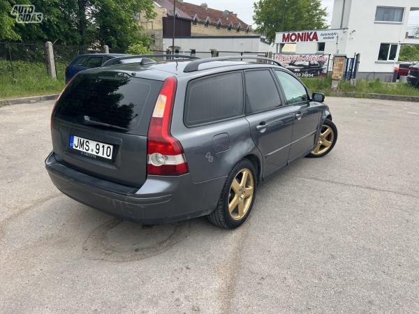 Grey Volvo V50 2005 in Siauliai, with an engine capacity of 2.00 L and mileage of 363 thousand km for 899 €, photo 4 on AUTOMOTO.COM.LV