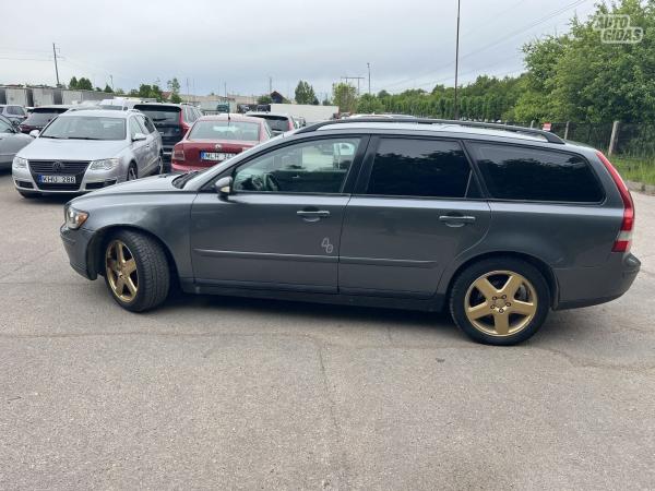 Grey Volvo V50 2005 in Siauliai, with an engine capacity of 2.00 L and mileage of 363 thousand km for 899 €, photo 7 on AUTOMOTO.COM.LV