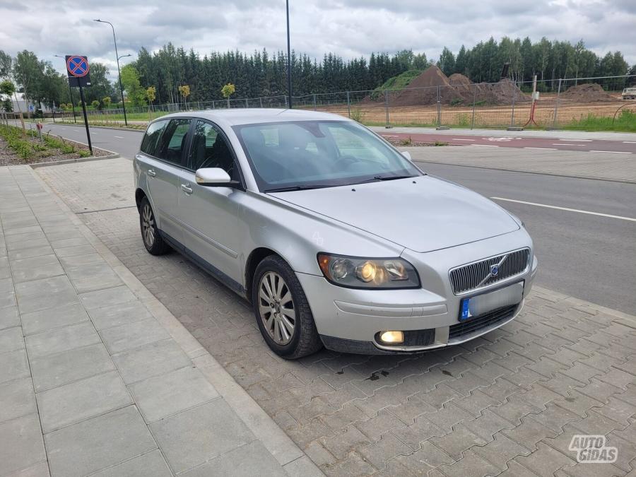 Grey Volvo V50 2005 in Vilnius, with an engine capacity of 2.00 L and mileage of 238 thousand km for 880 €, photo 1 on AUTOMOTO.COM.LV