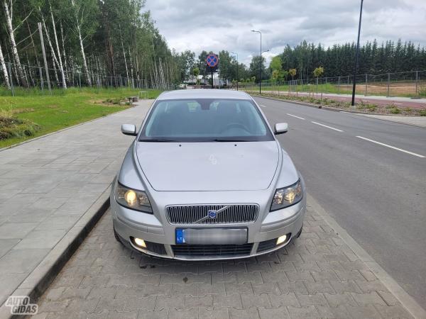 Pelēks Volvo V50 2005 Viļņa, ar dzinēja tilpumu 2.00 L un nobraukumu 238 tūkst. km par 880 €, foto 2 vietnē AUTOMOTO.COM.LV