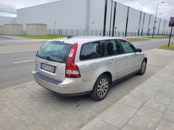 Pelēks Volvo V50 2005 Viļņa, ar dzinēja tilpumu 2.00 L un nobraukumu 238 tūkst. km par 880 €, foto 3 vietnē AUTOMOTO.COM.LV
