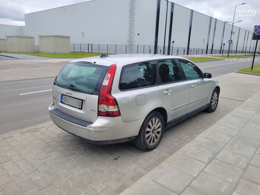 Grey Volvo V50 2005 in Vilnius, with an engine capacity of 2.00 L and mileage of 238 thousand km for 880 €, photo 4 on AUTOMOTO.COM.LV
