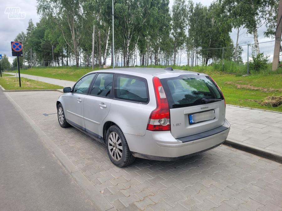 Grey Volvo V50 2005 in Vilnius, with an engine capacity of 2.00 L and mileage of 238 thousand km for 880 €, photo 8 on AUTOMOTO.COM.LV