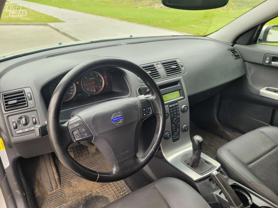 Grey Volvo V50 2005 in Vilnius, with an engine capacity of 2.00 L and mileage of 238 thousand km for 880 €, photo 11 on AUTOMOTO.COM.LV