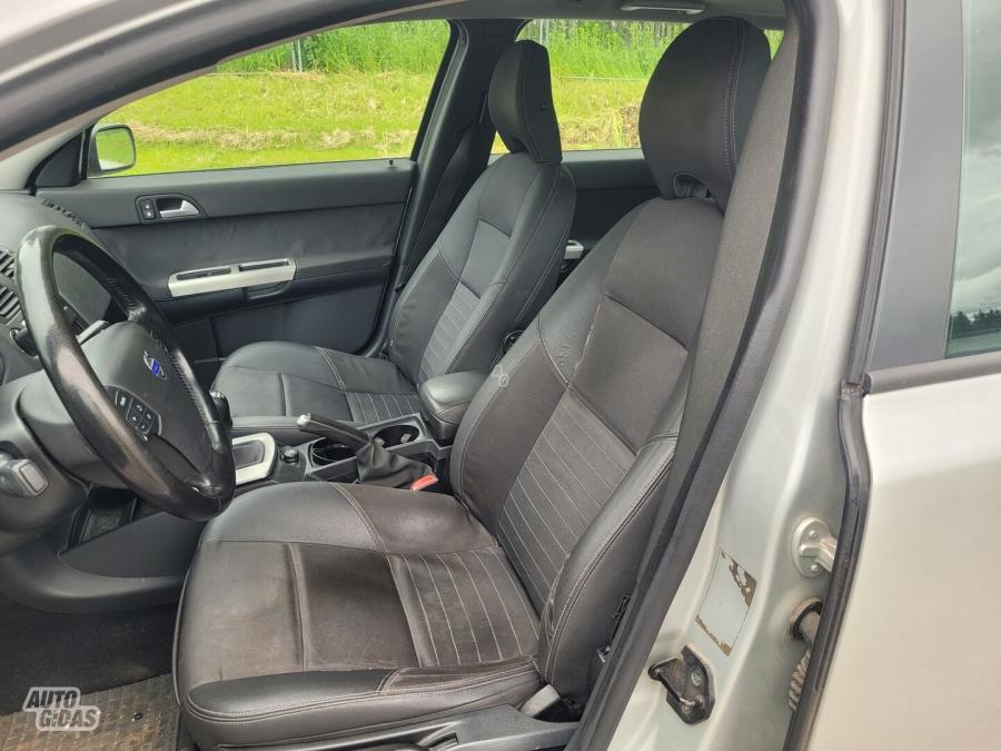 Grey Volvo V50 2005 in Vilnius, with an engine capacity of 2.00 L and mileage of 238 thousand km for 880 €, photo 12 on AUTOMOTO.COM.LV
