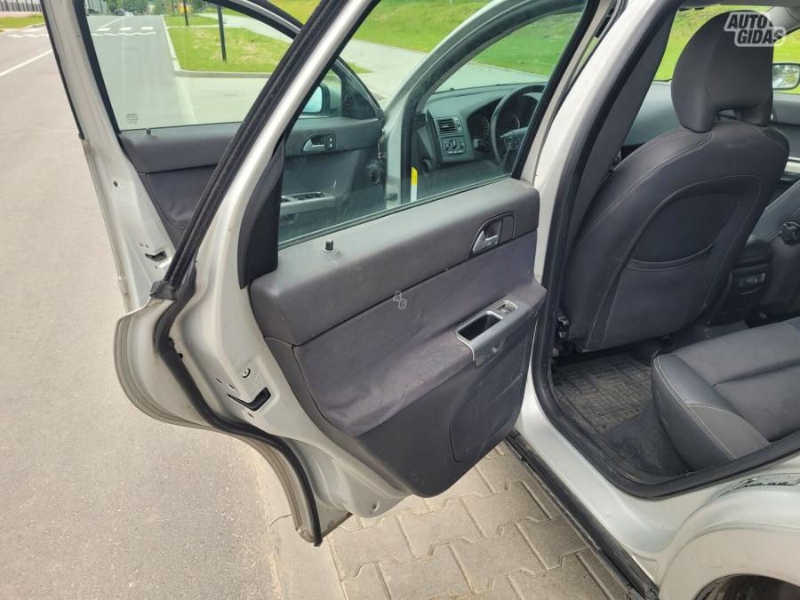 Grey Volvo V50 2005 in Vilnius, with an engine capacity of 2.00 L and mileage of 238 thousand km for 880 €, photo 17 on AUTOMOTO.COM.LV