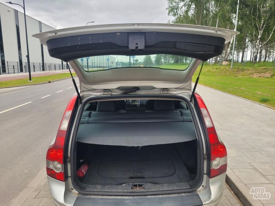 Grey Volvo V50 2005 in Vilnius, with an engine capacity of 2.00 L and mileage of 238 thousand km for 880 €, photo 18 on AUTOMOTO.COM.LV