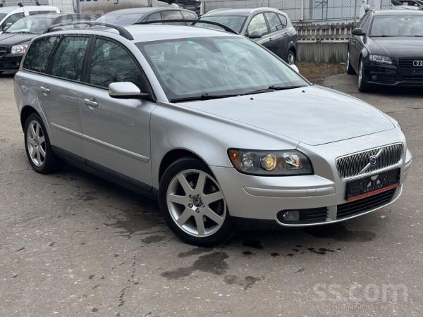 Grey Volvo V50 2005 in Riga, with an engine capacity of 2.40 L and mileage of 213 thousand km for 3350 €, photo 1 on AUTOMOTO.COM.LV