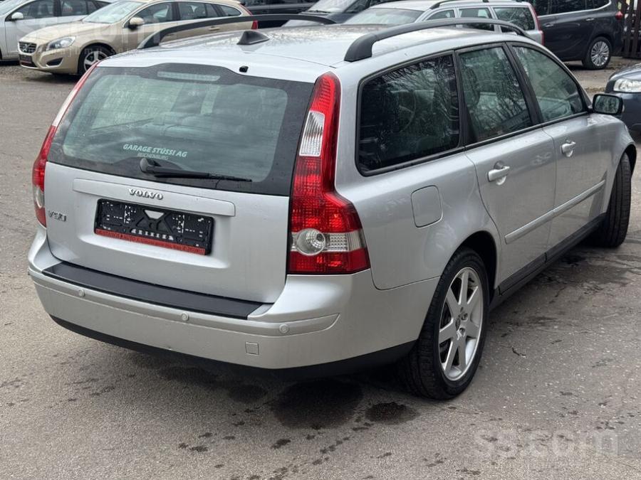 Grey Volvo V50 2005 in Riga, with an engine capacity of 2.40 L and mileage of 213 thousand km for 3350 €, photo 3 on AUTOMOTO.COM.LV
