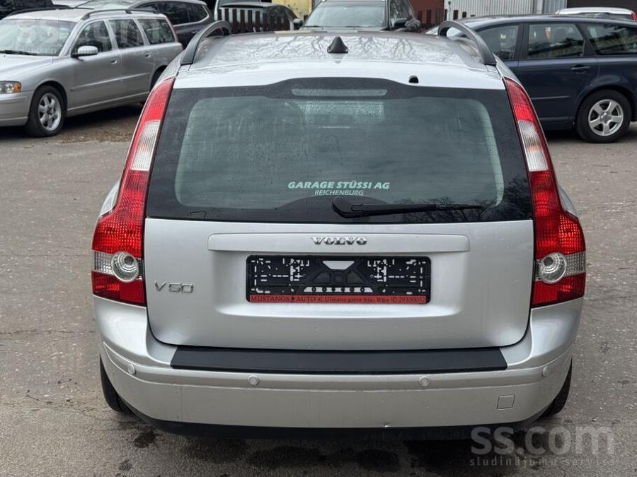 Grey Volvo V50 2005 in Riga, with an engine capacity of 2.40 L and mileage of 213 thousand km for 3350 €, photo 4 on AUTOMOTO.COM.LV