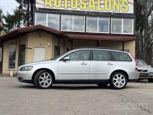 Grey Volvo V50 2005 in Riga, with an engine capacity of 2.40 L and mileage of 213 thousand km for 3350 €, photo 6 on AUTOMOTO.COM.LV