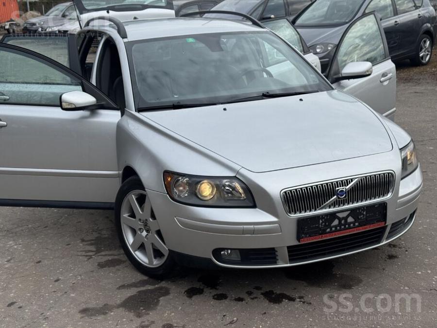 Grey Volvo V50 2005 in Riga, with an engine capacity of 2.40 L and mileage of 213 thousand km for 3350 €, photo 8 on AUTOMOTO.COM.LV