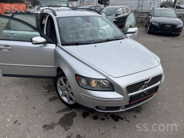 Grey Volvo V50 2005 in Riga, with an engine capacity of 2.40 L and mileage of 213 thousand km for 3350 €, photo 8 on AUTOMOTO.COM.LV