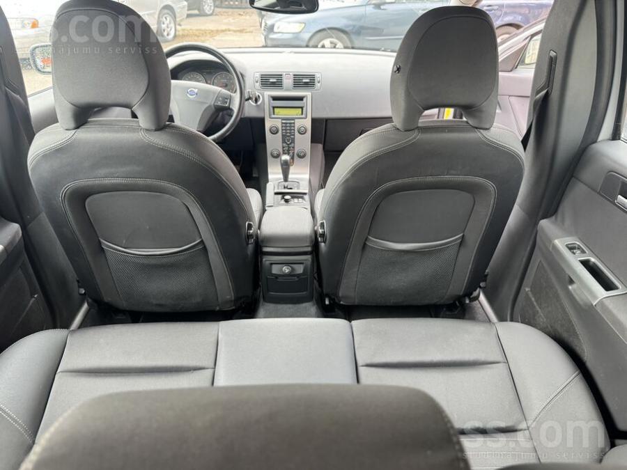 Grey Volvo V50 2005 in Riga, with an engine capacity of 2.40 L and mileage of 213 thousand km for 3350 €, photo 11 on AUTOMOTO.COM.LV