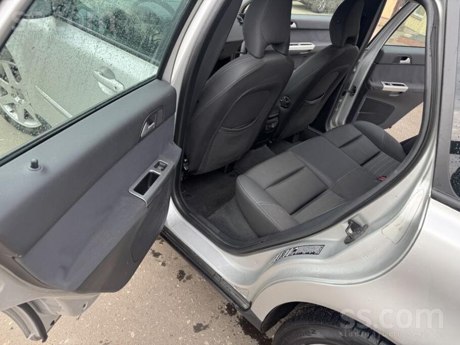 Grey Volvo V50 2005 in Riga, with an engine capacity of 2.40 L and mileage of 213 thousand km for 3350 €, photo 16 on AUTOMOTO.COM.LV