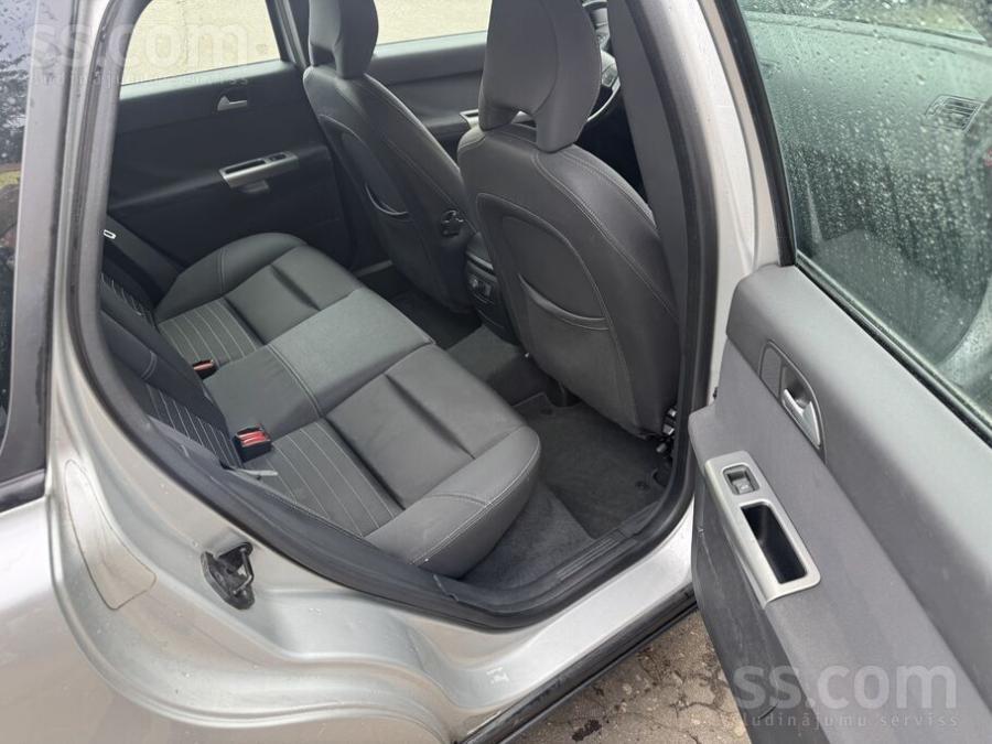 Grey Volvo V50 2005 in Riga, with an engine capacity of 2.40 L and mileage of 213 thousand km for 3350 €, photo 18 on AUTOMOTO.COM.LV