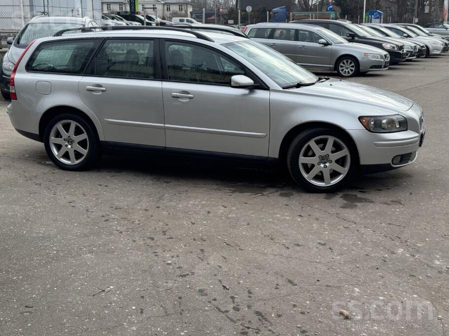 Grey Volvo V50 2005 in Riga, with an engine capacity of 2.40 L and mileage of 213 thousand km for 3350 €, photo 19 on AUTOMOTO.COM.LV