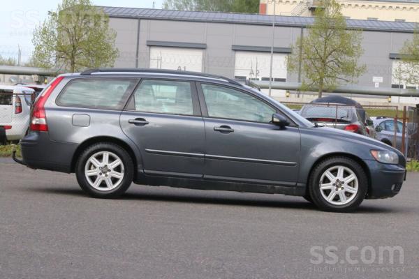 Grey Volvo V50 2005 in Riga, with an engine capacity of 2.00 L and mileage of 0 thousand km for 1490 €, photo 6 on AUTOMOTO.COM.LV