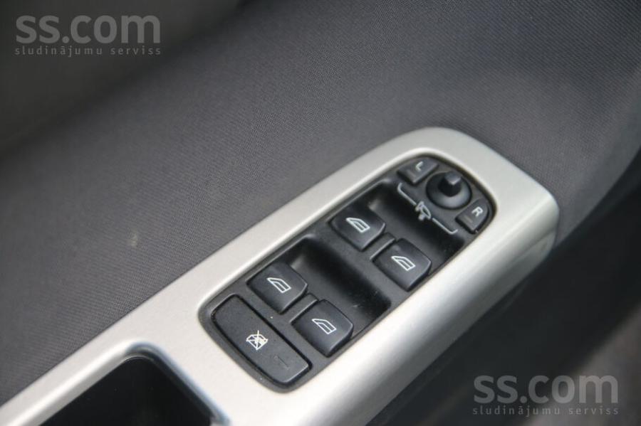 Pelēks Volvo V50 2005 Rīga, ar dzinēja tilpumu 2.00 L un nobraukumu 0 tūkst. km par 1490 €, foto 9 vietnē AUTOMOTO.COM.LV