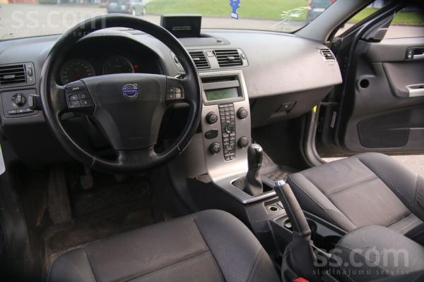 Grey Volvo V50 2005 in Riga, with an engine capacity of 2.00 L and mileage of 0 thousand km for 1490 €, photo 10 on AUTOMOTO.COM.LV