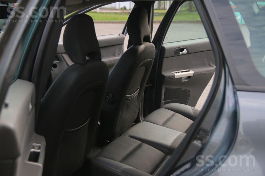 Pelēks Volvo V50 2005 Rīga, ar dzinēja tilpumu 2.00 L un nobraukumu 0 tūkst. km par 1490 €, foto 18 vietnē AUTOMOTO.COM.LV