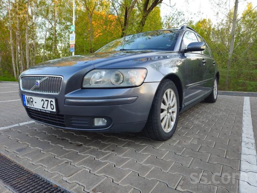 Pelēks Volvo V50 2005 Rīga, ar dzinēja tilpumu 1.60 L un nobraukumu 351 tūkst. km par 2000 €, foto 1 vietnē AUTOMOTO.COM.LV