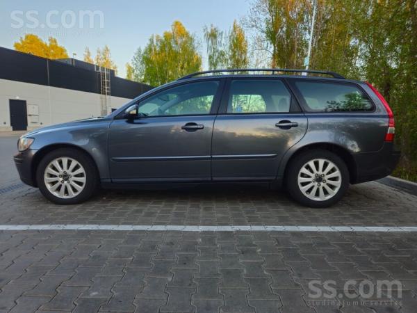 Grey Volvo V50 2005 in Riga, with an engine capacity of 1.60 L and mileage of 351 thousand km for 2000 €, photo 2 on AUTOMOTO.COM.LV