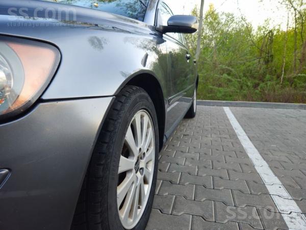Grey Volvo V50 2005 in Riga, with an engine capacity of 1.60 L and mileage of 351 thousand km for 2000 €, photo 9 on AUTOMOTO.COM.LV