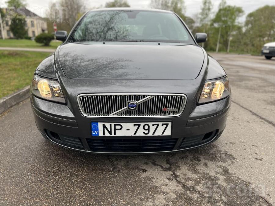 Pelēks Volvo V50 2005 Rēzekne, ar dzinēja tilpumu 2.00 L un nobraukumu 351 tūkst. km par 1150 €, foto 1 vietnē AUTOMOTO.COM.LV