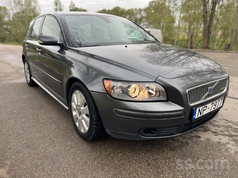 Pelēks Volvo V50 2005 Rēzekne, ar dzinēja tilpumu 2.00 L un nobraukumu 351 tūkst. km par 1150 €, foto 4 vietnē AUTOMOTO.COM.LV