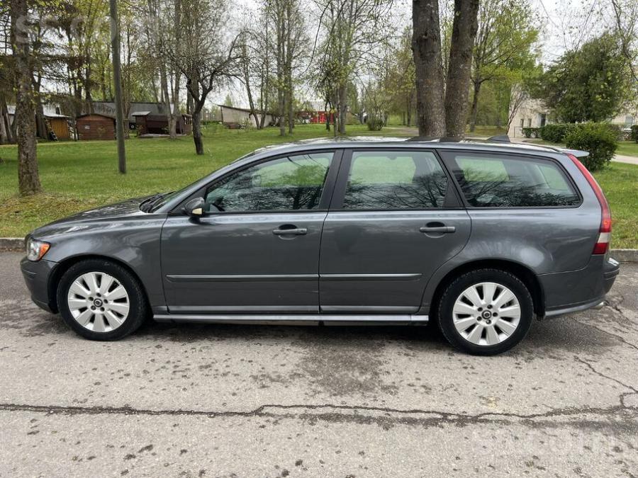 Pelēks Volvo V50 2005 Rēzekne, ar dzinēja tilpumu 2.00 L un nobraukumu 351 tūkst. km par 1150 €, foto 5 vietnē AUTOMOTO.COM.LV
