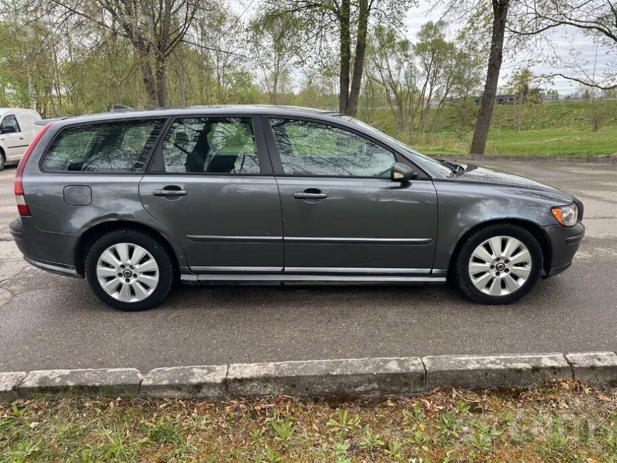 Pelēks Volvo V50 2005 Rēzekne, ar dzinēja tilpumu 2.00 L un nobraukumu 351 tūkst. km par 1150 €, foto 6 vietnē AUTOMOTO.COM.LV