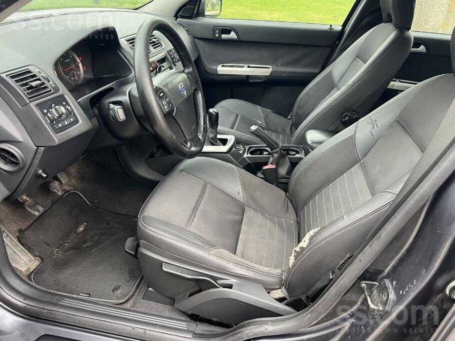 Pelēks Volvo V50 2005 Rēzekne, ar dzinēja tilpumu 2.00 L un nobraukumu 351 tūkst. km par 1150 €, foto 9 vietnē AUTOMOTO.COM.LV