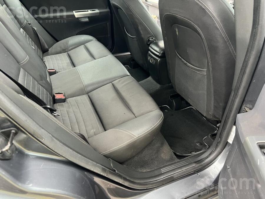 Pelēks Volvo V50 2005 Rēzekne, ar dzinēja tilpumu 2.00 L un nobraukumu 351 tūkst. km par 1150 €, foto 12 vietnē AUTOMOTO.COM.LV